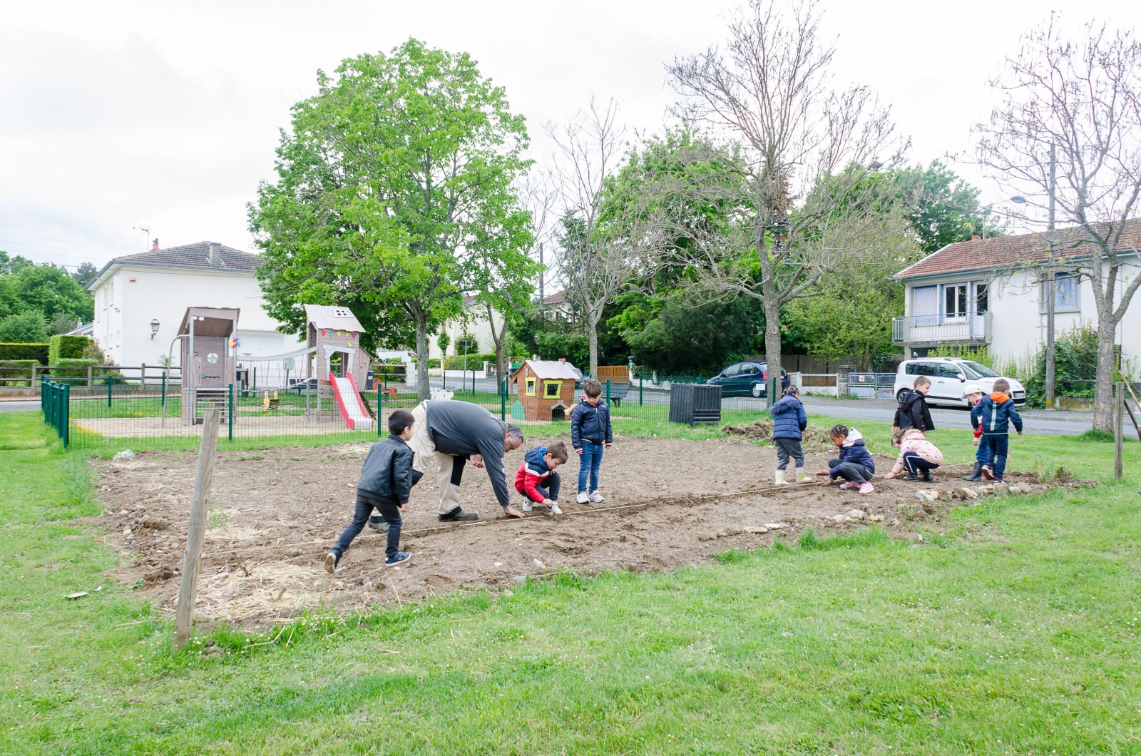 Initiation au jardinage à l'école Varenne | Ville de Bellerive-sur-Allier